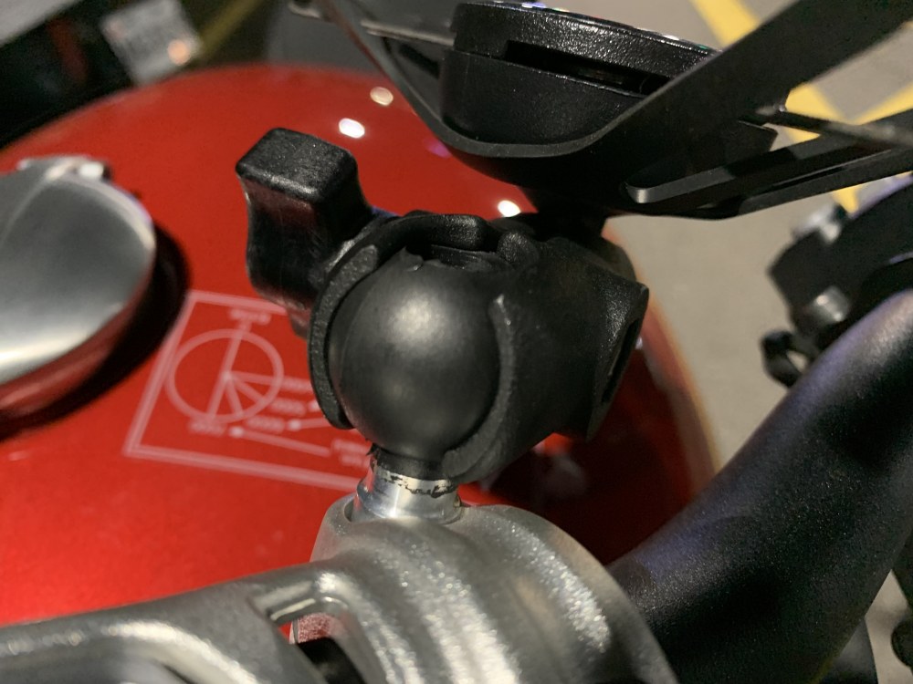 RAM MOUNTS安裝範例 TRIUMPH SPEED TWIN